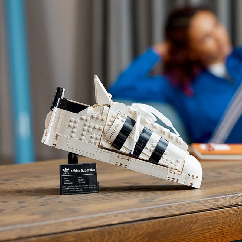 adidas Originals x LEGO ra mắt giày thể thao Superstar phiên bản LEGO ...