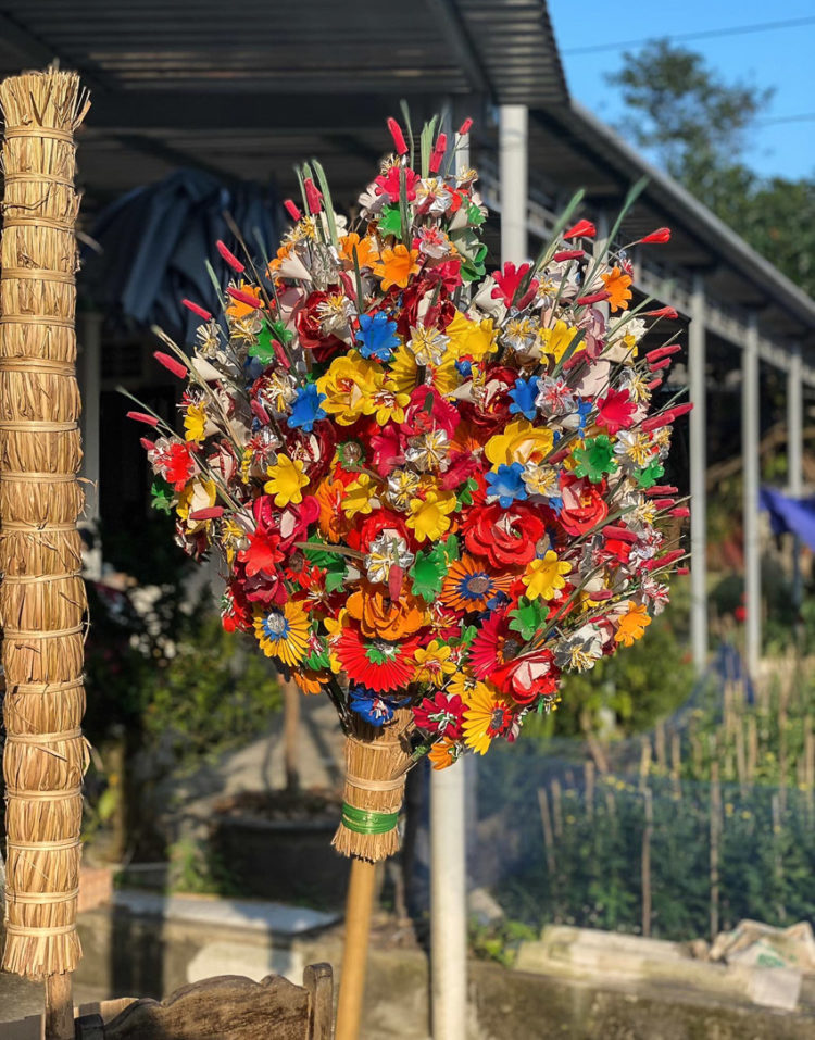 Hoa giấy, hoa tre đón tết ở Huế | DoanhnhanPlus.vn